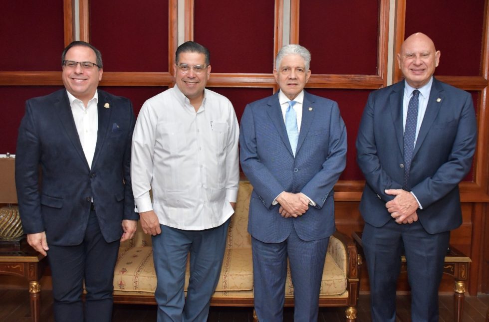 Presidente del Senado recibe a miembros de la Cámara de Representantes ...