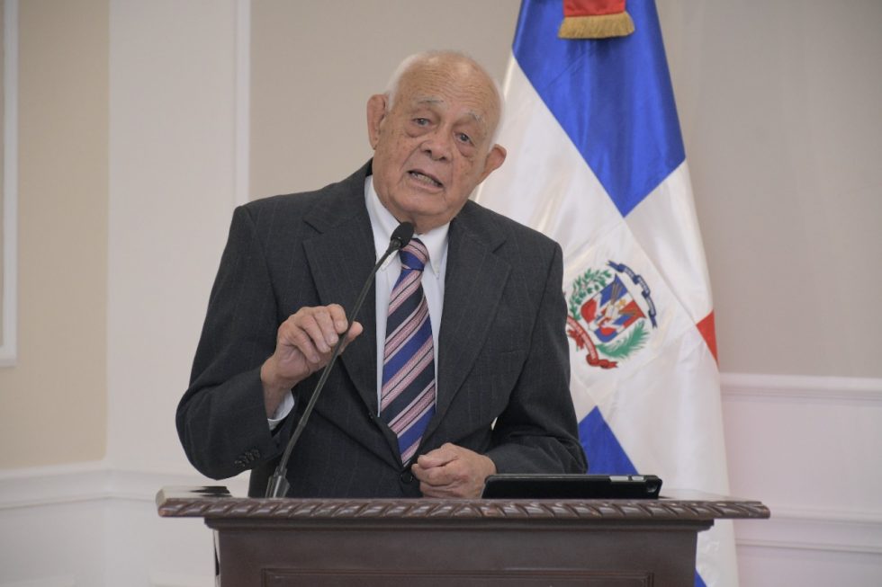 El Senado de la República reconoce médico Eliseo Rondón Sánchez