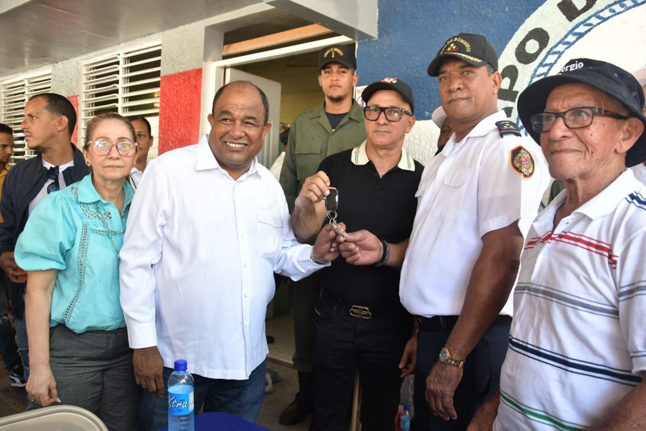 El senador Ramón Pimentel encabeza acto de entrega de un camión de ...