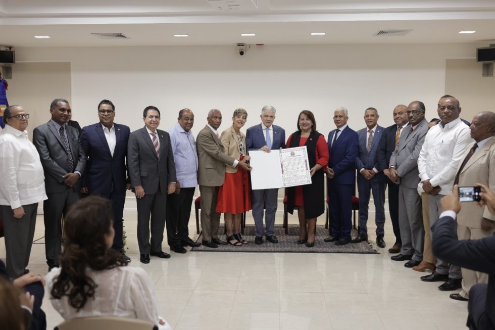 El Senado reconoce a la Universidad Tecnológica del Cibao Oriental por ...