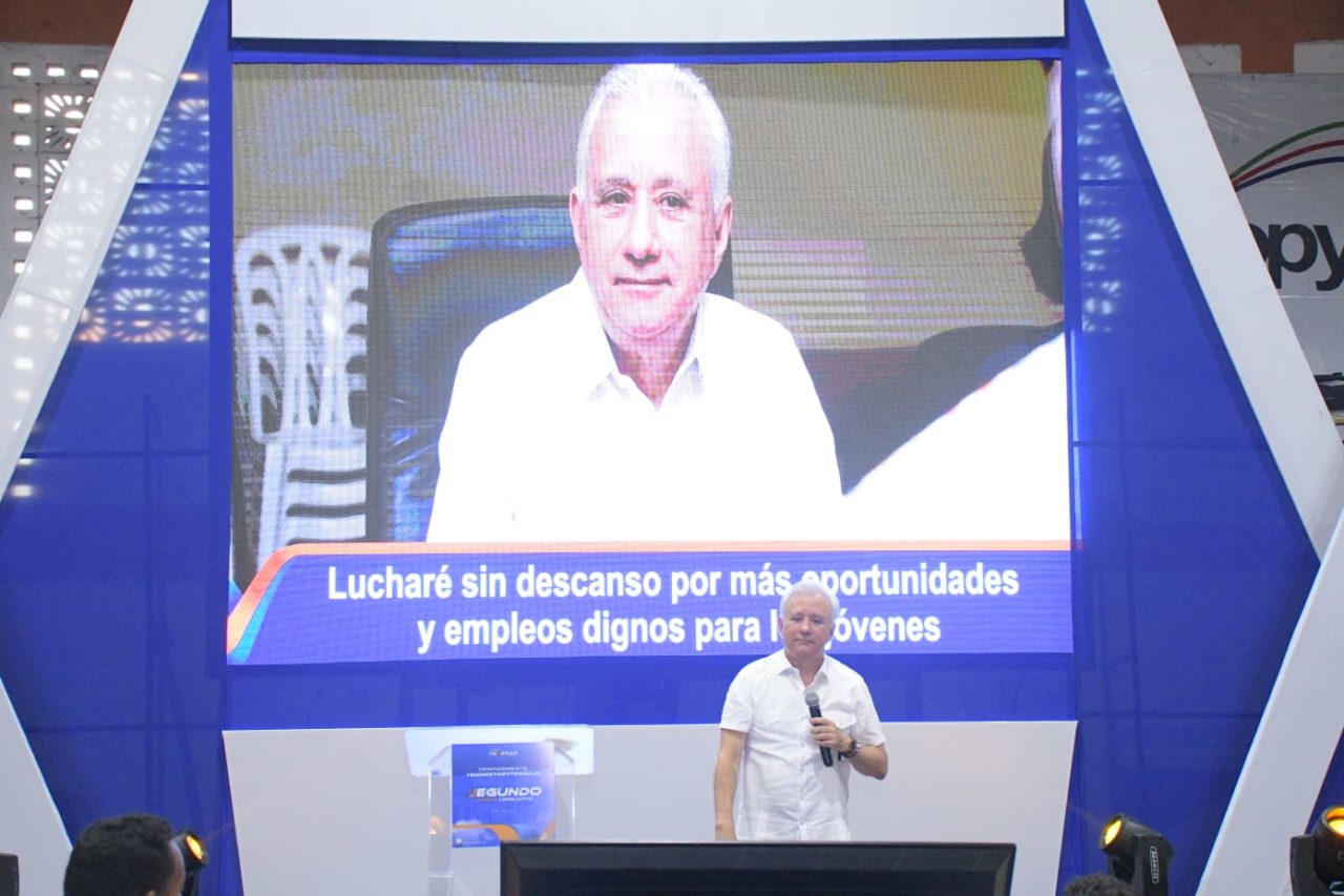 Senador Antonio Taveras Guzmán presenta sus memorias en su segundo año de gestión