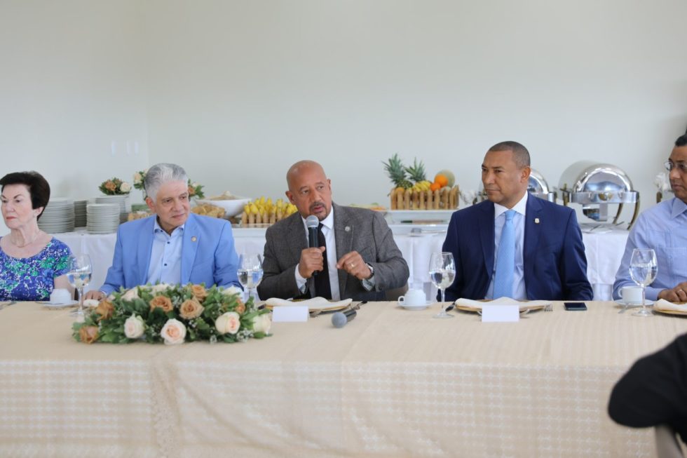 Senado de la República recibe a dominicanos electos en los Estados ...
