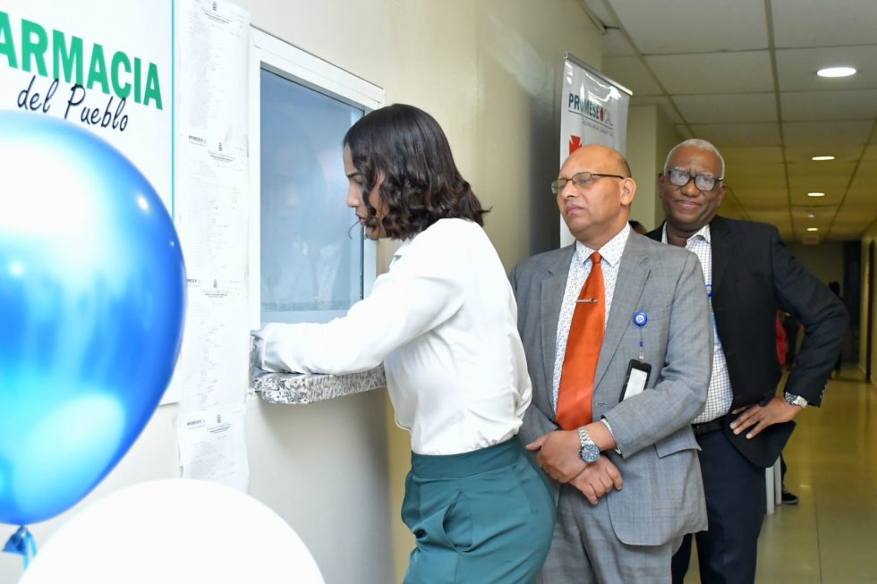 Presidente del Senado encabeza apertura de Farmacia del Pueblo en la ...
