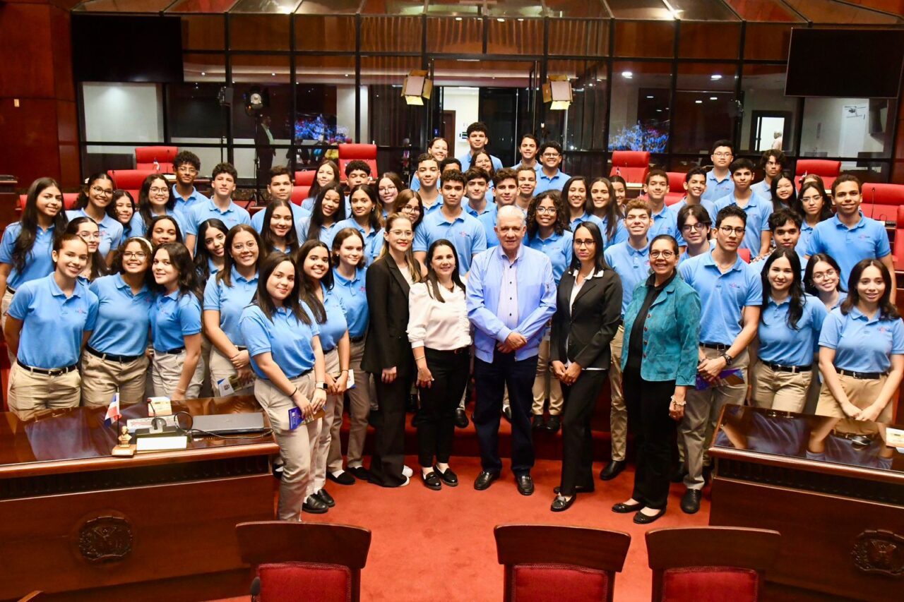 Senado recibe 59 estudiantes y educadores del colegio La Salle en la ...