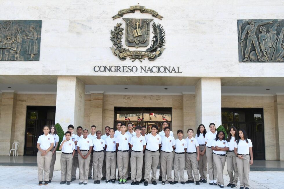 Estudiantes de primaria del Colegio Calasanz visita y conocen el Senado ...