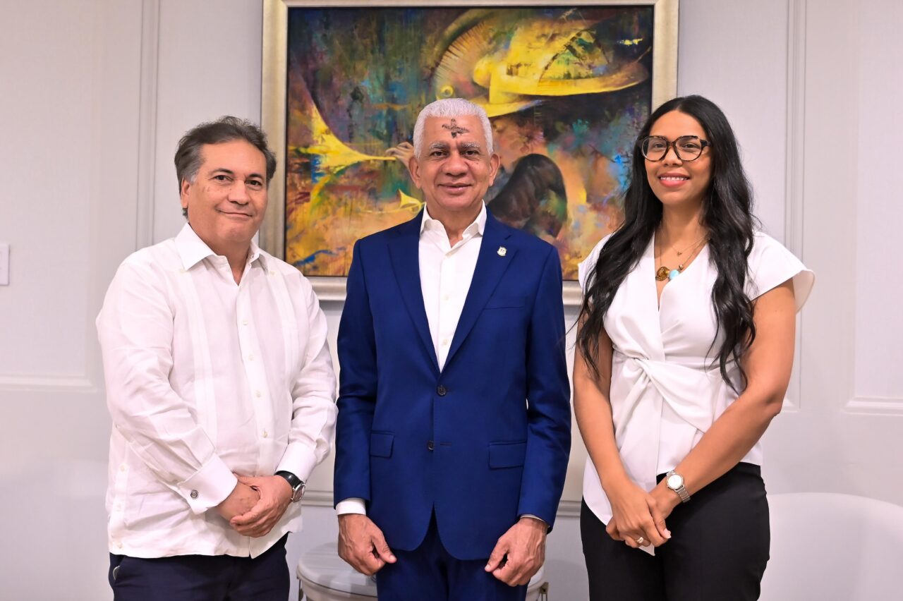 Presidente del Senado de la República recibe visita de ejecutivo de Cervecería Nacional ...