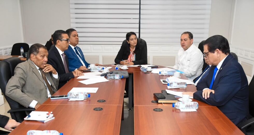 Comisión de Salud del Senado escucha opinión del director del SNS ...